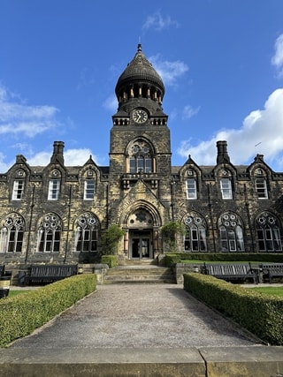 Walking and Talking | Leeds Beckett University