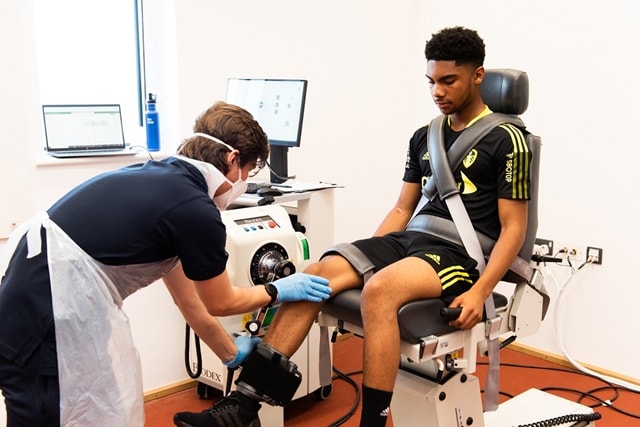 Isokinetic Testing | Health and Performance Hub | Leeds Beckett University